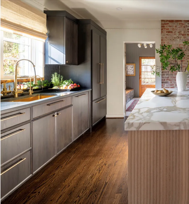 Elegant Kitchen - Master Design Cabinetry